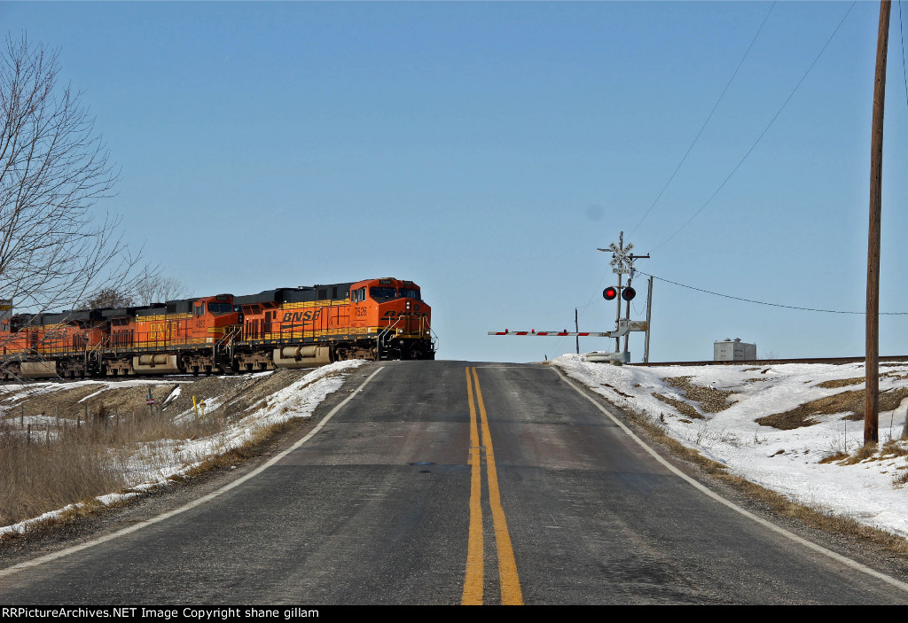 BNSF 7526 Leads a stack Eb into La plata Mo.